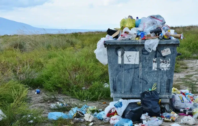 Quito volverá a cobrar la tasa de basura en la factura de agua desde ...